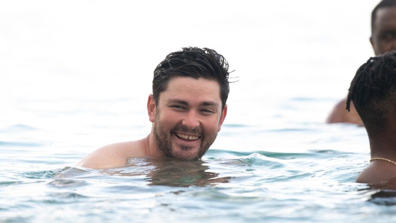 Immaculate Beach Vibes ft. the Knights